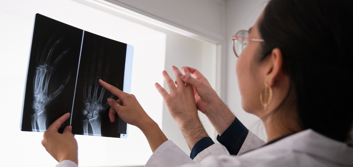 Życie z RZS: poradnik dla osób zdiagnozowanych z Reumatoidalnym ...